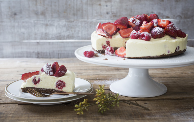 ChelseaWinter.co.nz White chocolate & berry cheesecake - ChelseaWinter ...