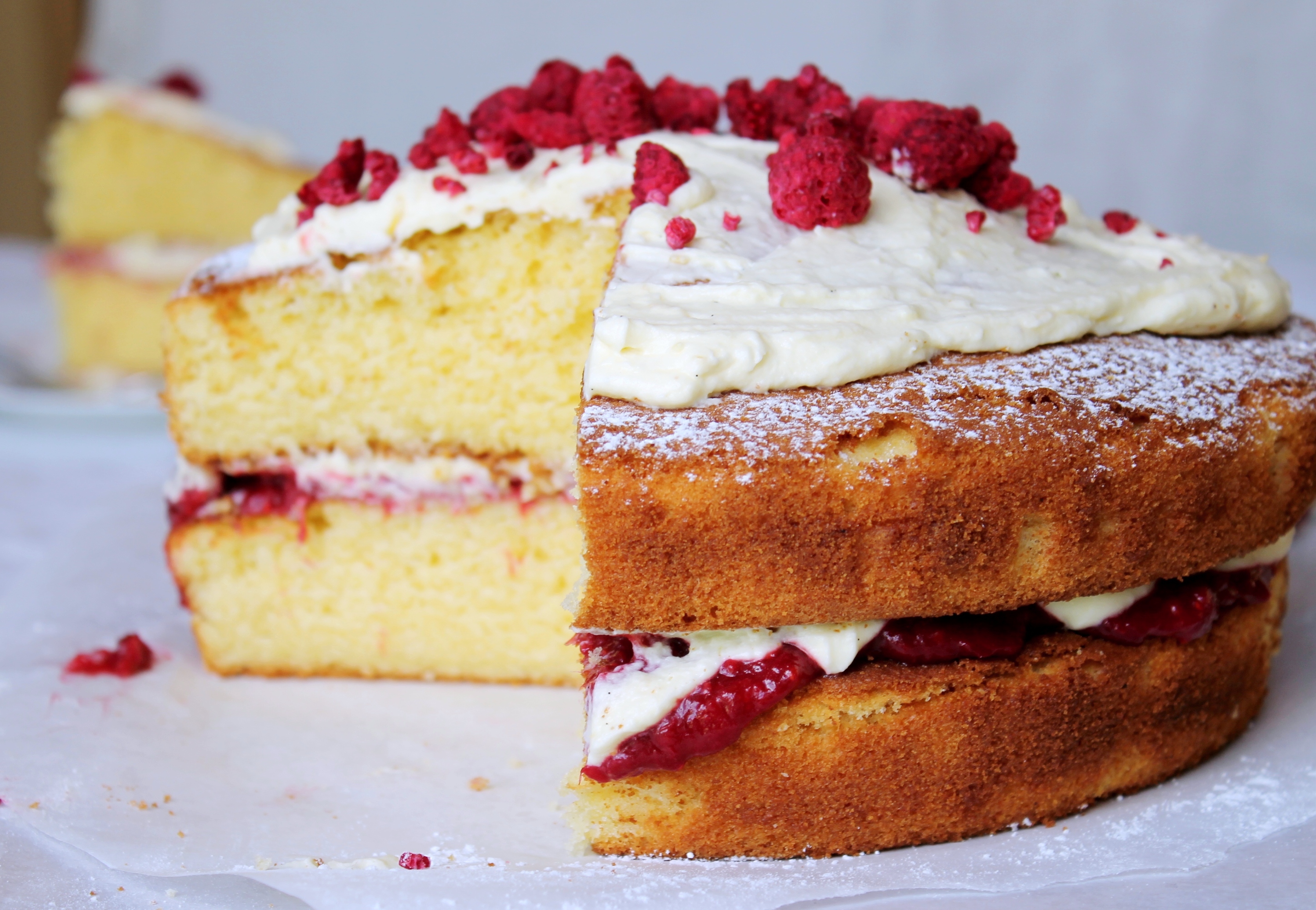 ChelseaWinter.co.nz Rhubarb, raspberry & vanilla mascarpone sponge cake ...