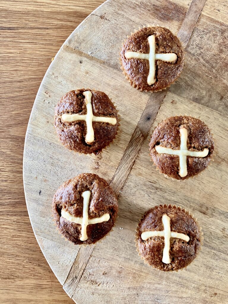 ChelseaWinter.co.nz Little hot cross cakes - ChelseaWinter.co.nz